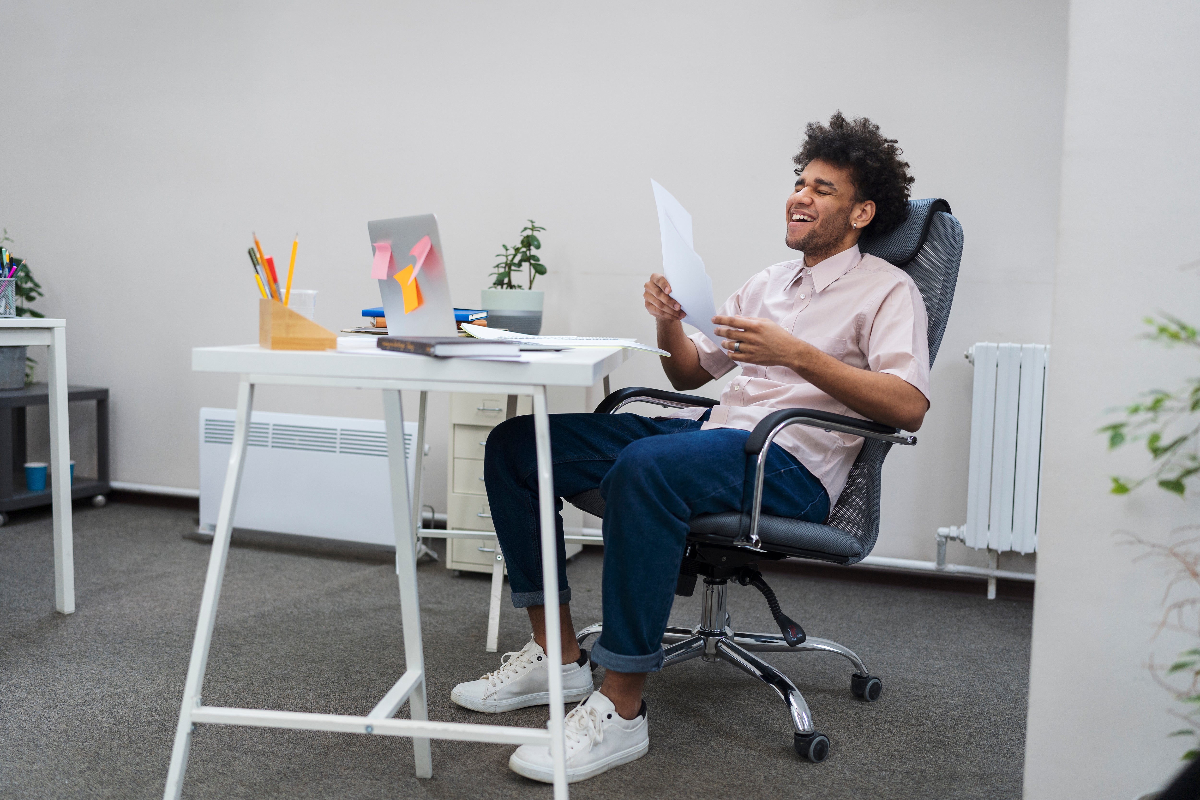 Ergonomic Desk Chair Improves Posture & Focus – Napoli Furnitures UAE